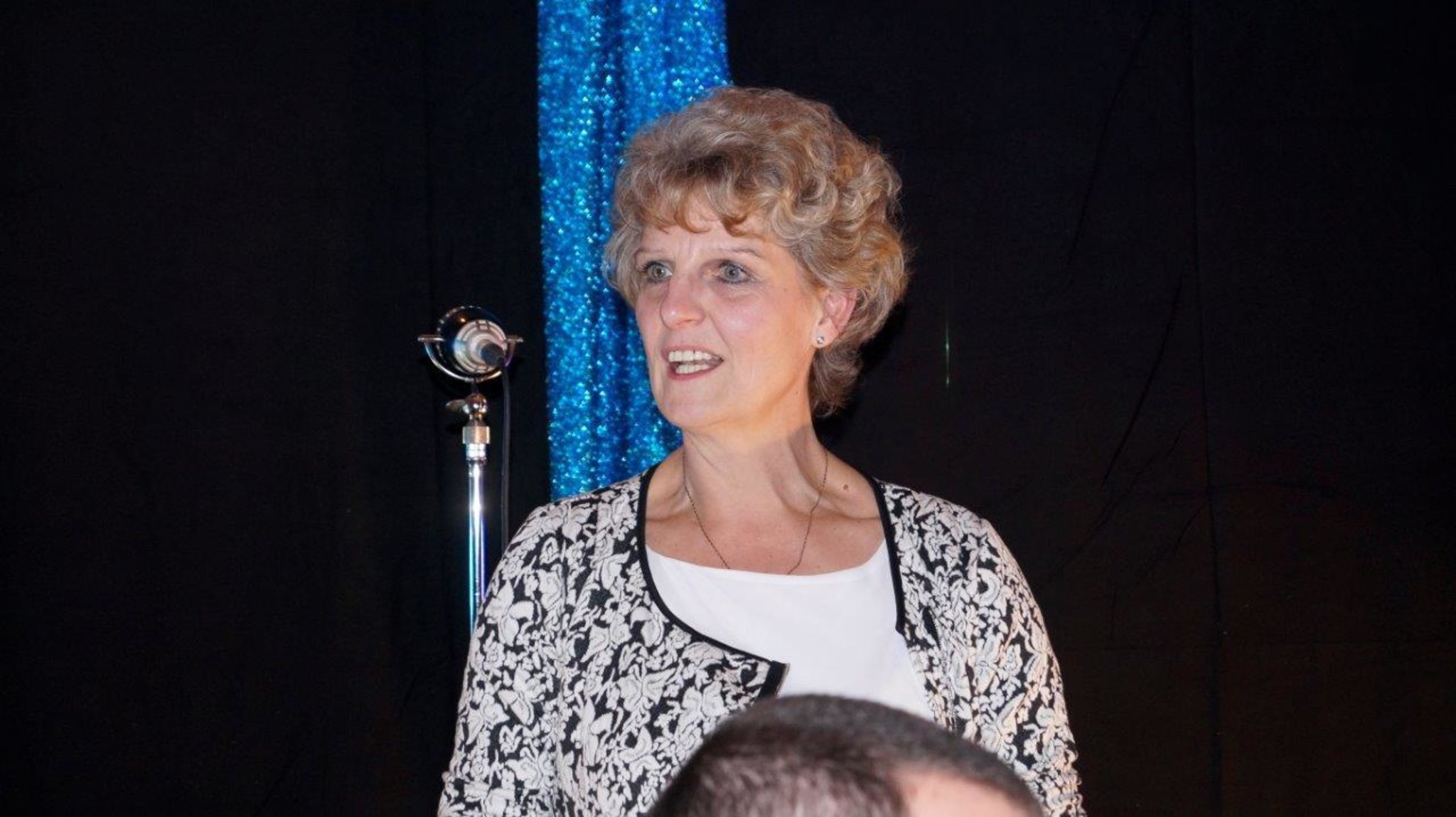 Anja Hackl bei der Benefizveranstaltung für Freunde und Gönner des Waldspielplatz Steinbrüchlein ...