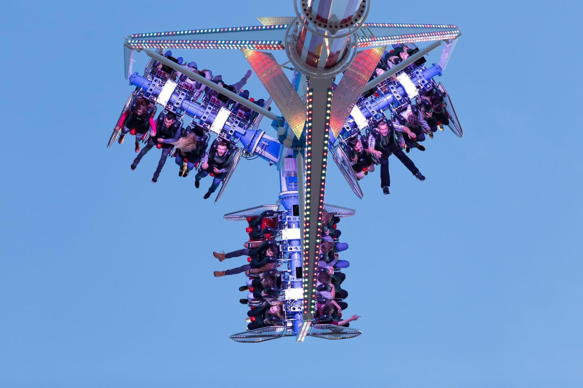 Höchstes Looping-Karussell der Welt beim Frühlingsfest Nürnberg ...