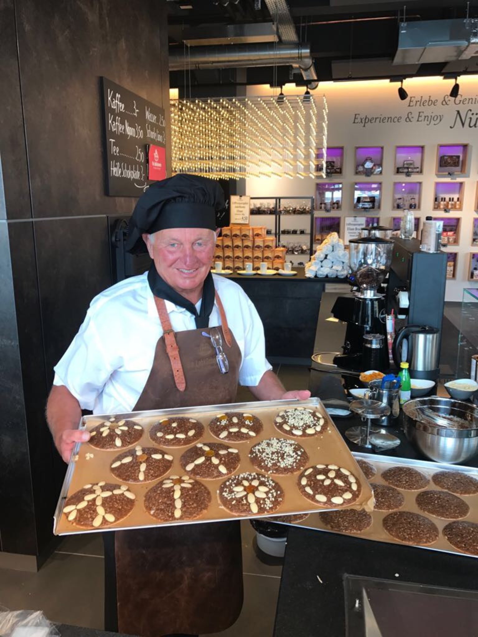 Wicklein eröffnet neue Erlebniswelt rund um den Lebkuchen am Hauptmarkt ...