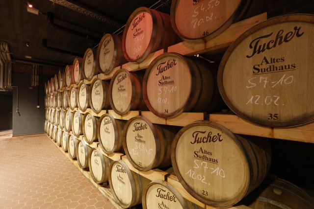 Frisch gezapft: Das 1. Rotbier aus dem neuen Alten Sudhaus von Tucher ...