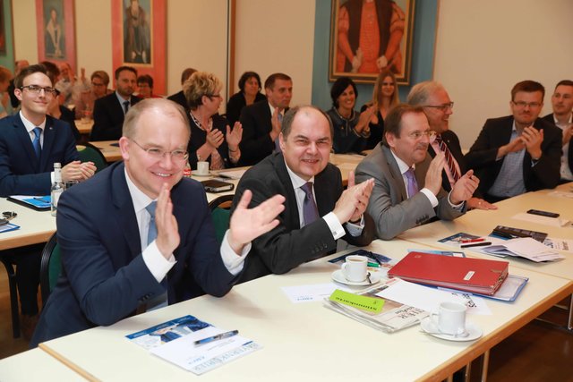 Michael Frieser übernimmt den Bezirksvorsitz von Dr. Markus Söder ...