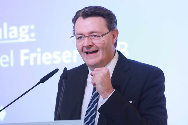 Michael Frieser übernimmt den Bezirksvorsitz von Dr. Markus Söder ...