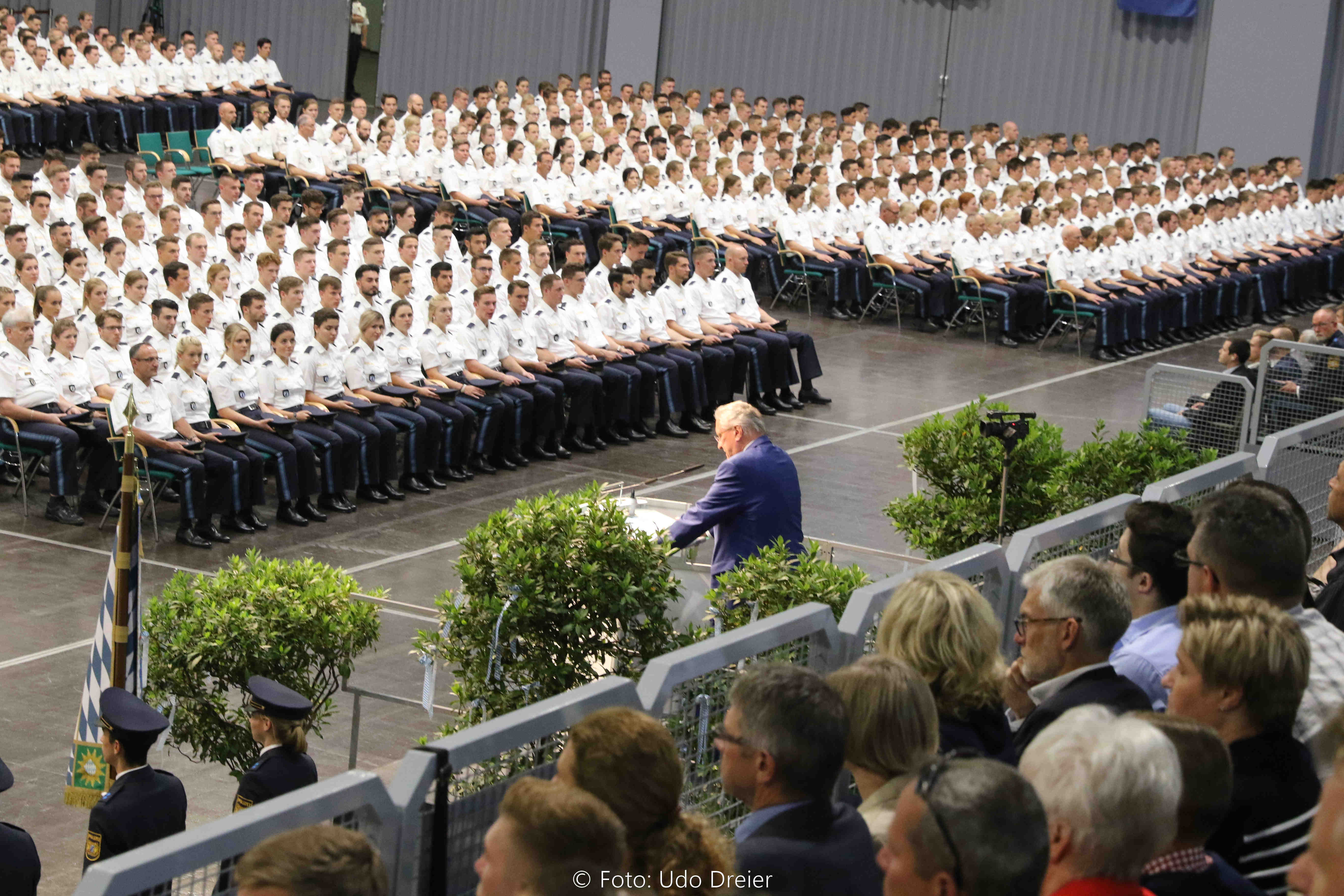 Beim 1. Tag der Bayerischen Polizei wurden 1.755 neue Beamte vereidigt ...