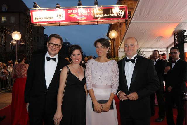 Max Mutzke singt & swingt für 2300 VIPs auf dem Nürnberger Opernball ...