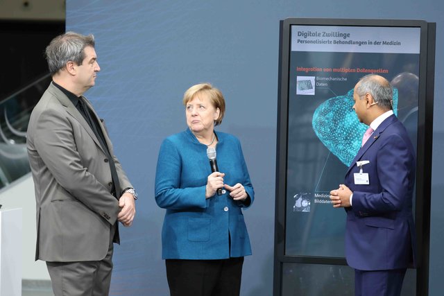 Es ging um Künstliche Intelligenz: Merkel beim Digital-Gipfel in ...