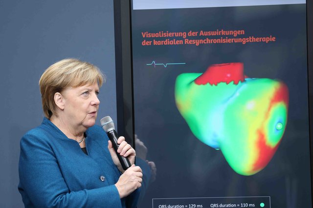 Es ging um Künstliche Intelligenz: Merkel beim Digital-Gipfel in ...
