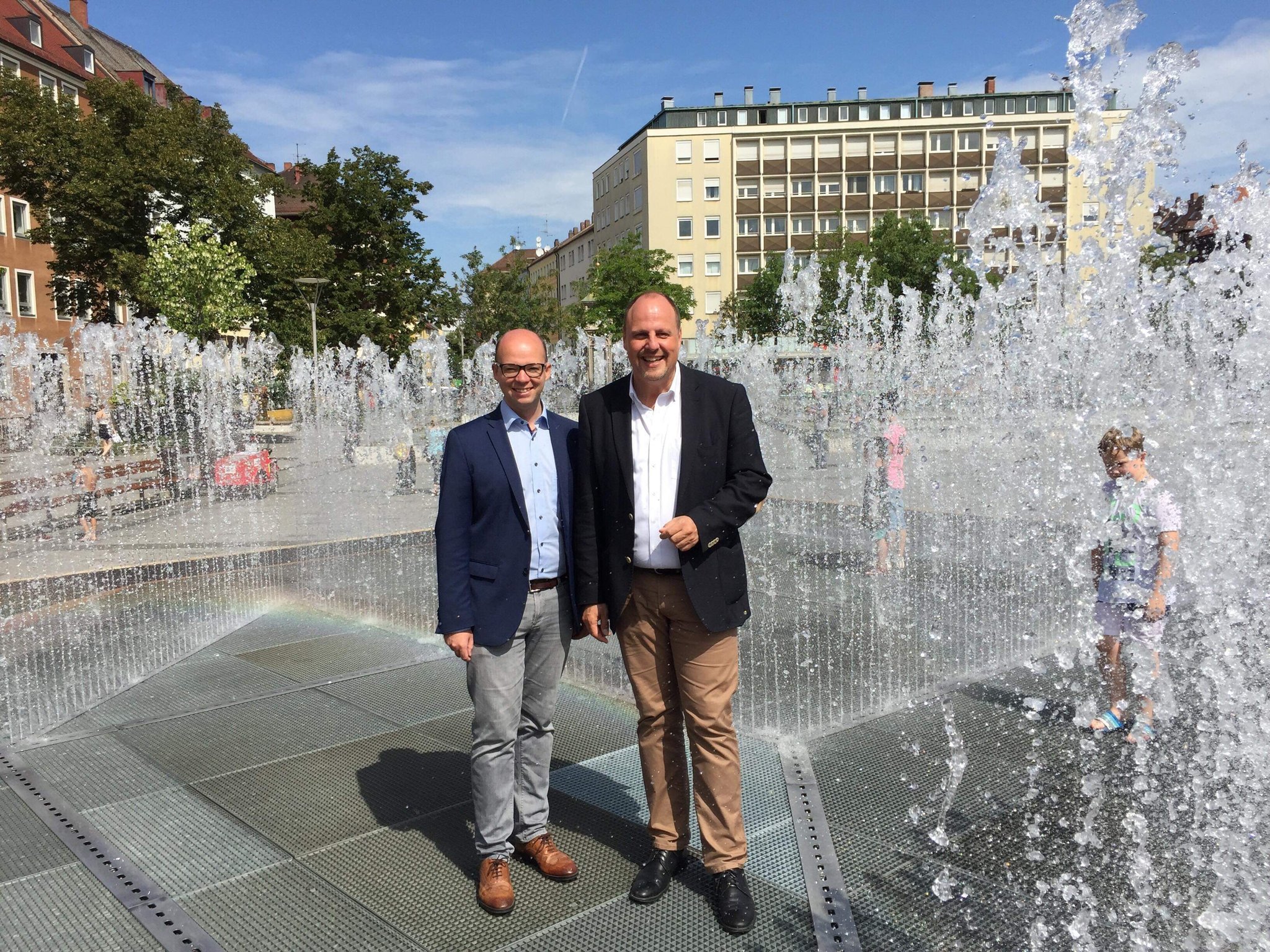 Offiziell heißt das begehbare Wasserspiel Hexagonal Water Pavilion ...