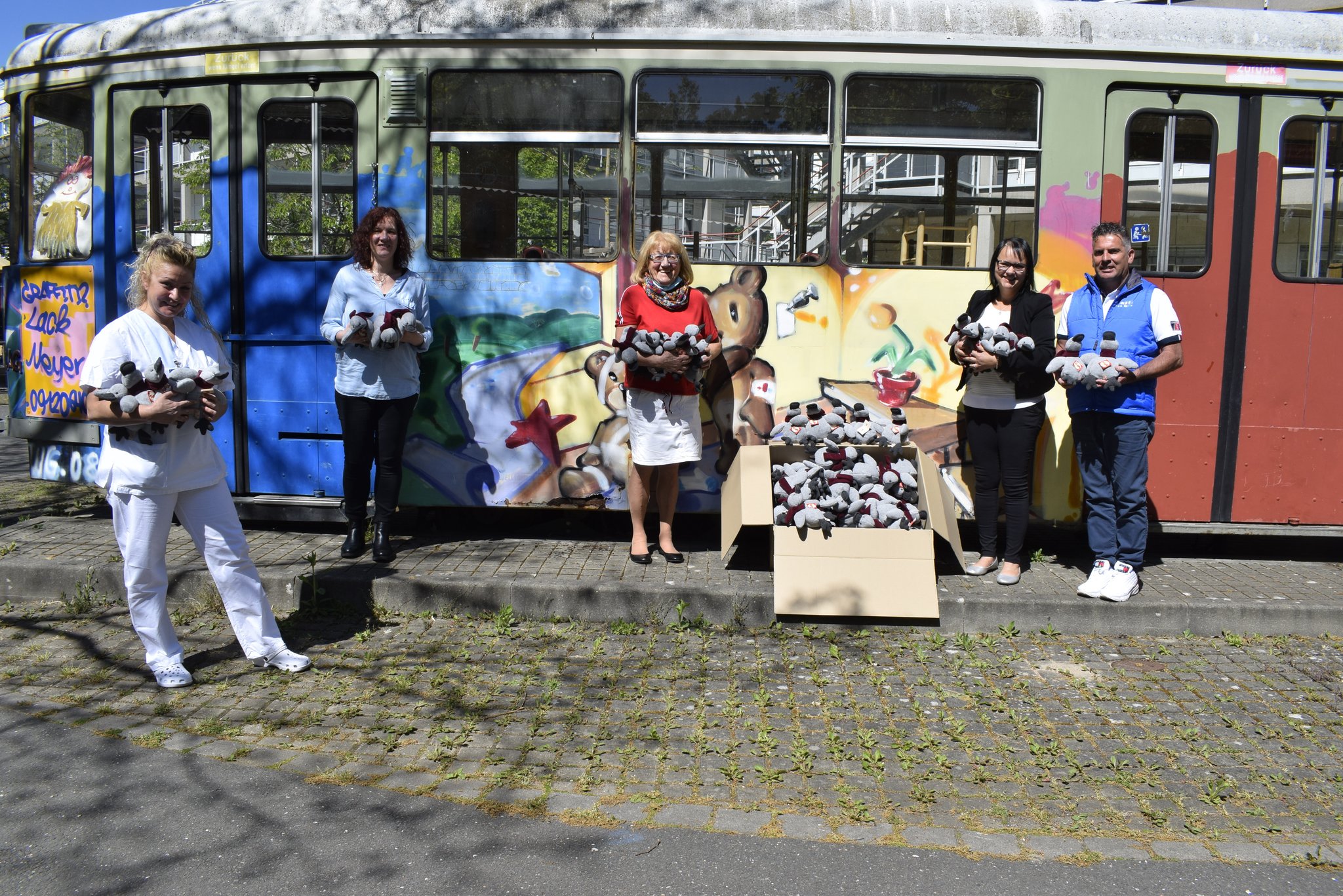 Silvia Manca aus Ziegelstein: Jede Woche ,,eine gute Tat": 130 Stoff ...