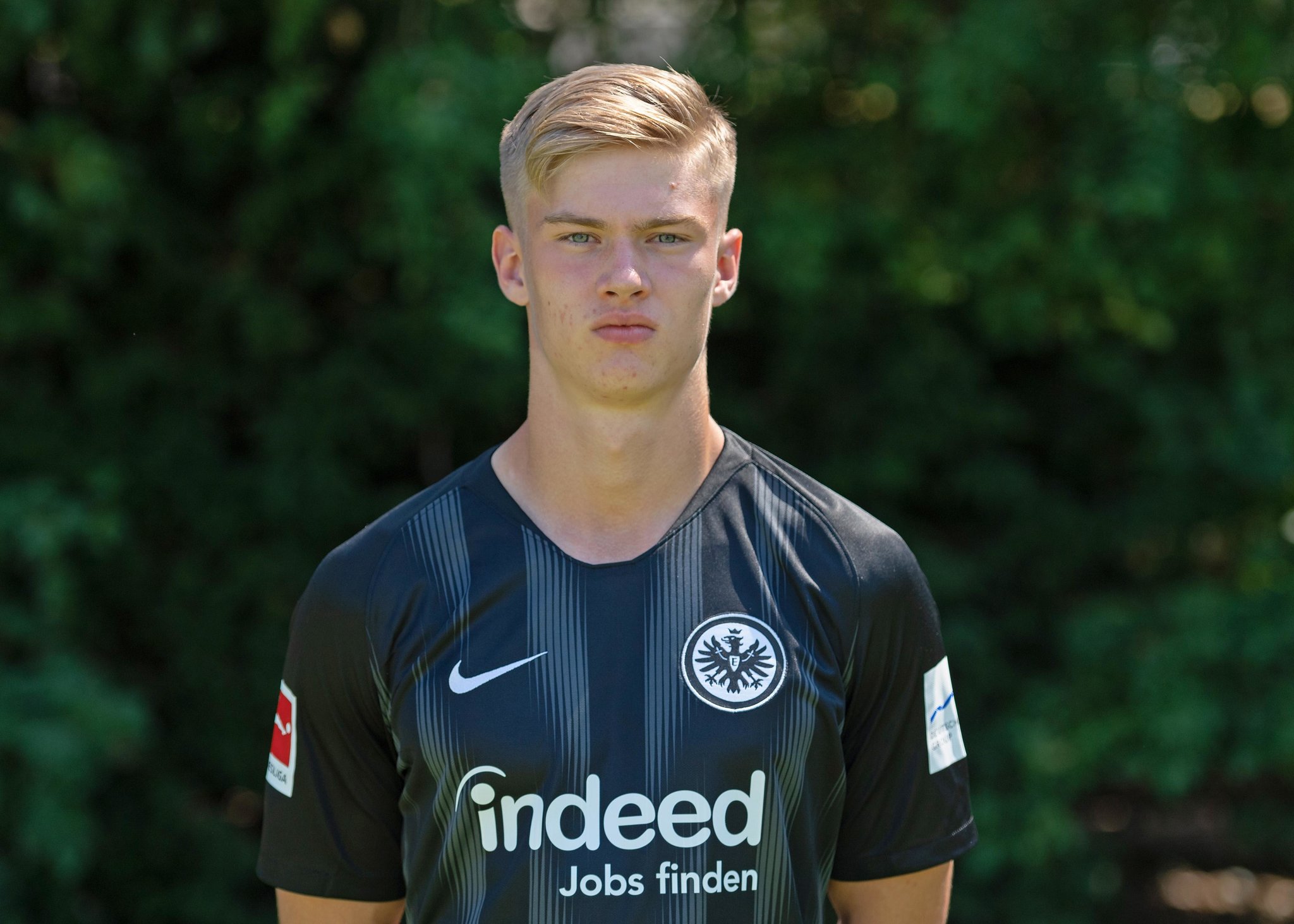 1. FC Nürnberg gibt Abwehrtalent Knothe Profivertrag - Nürnberg