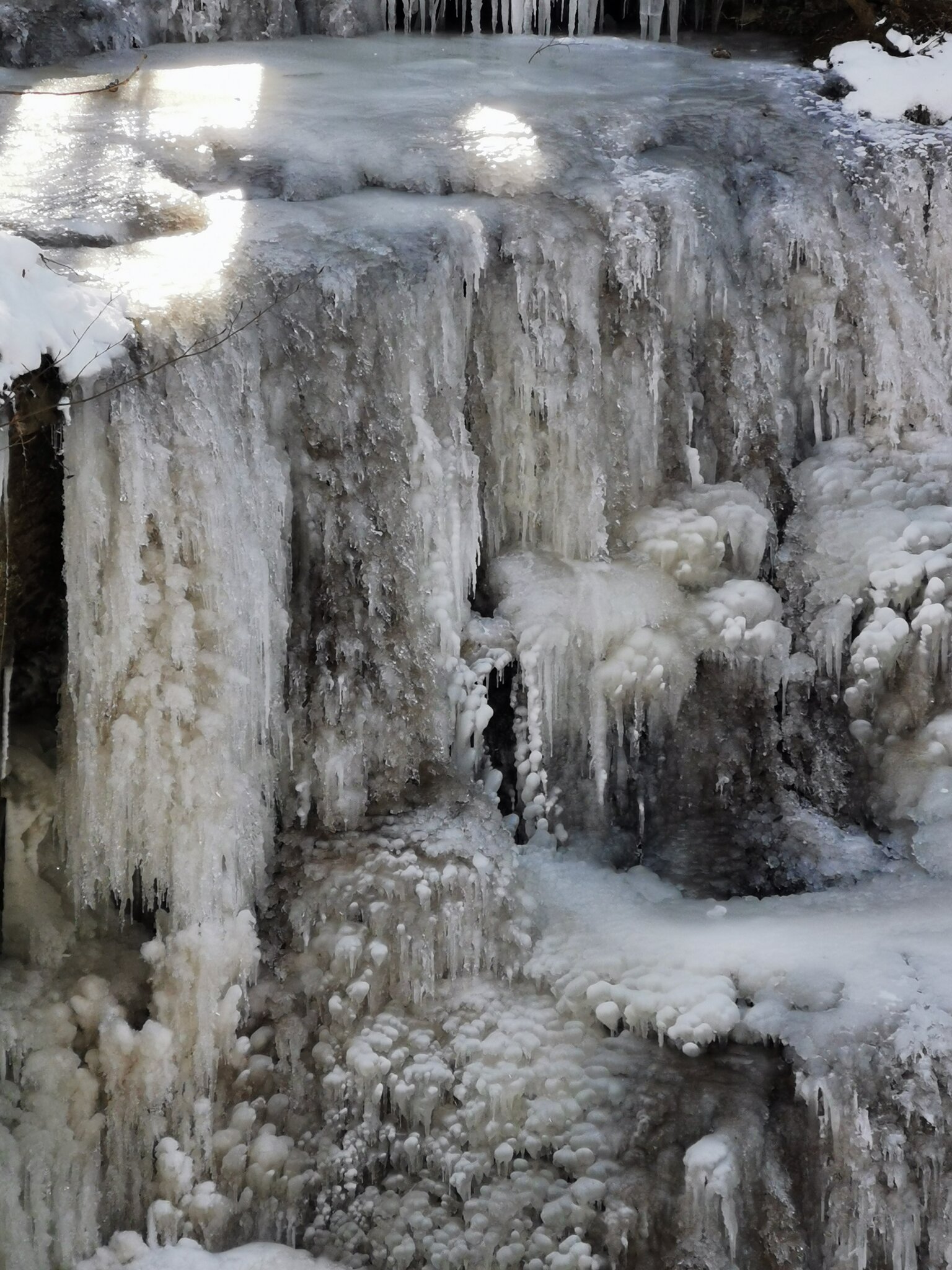 Abschied vom Winter: Klingender Wasserfall bei Schönberg - Nürnberger Land