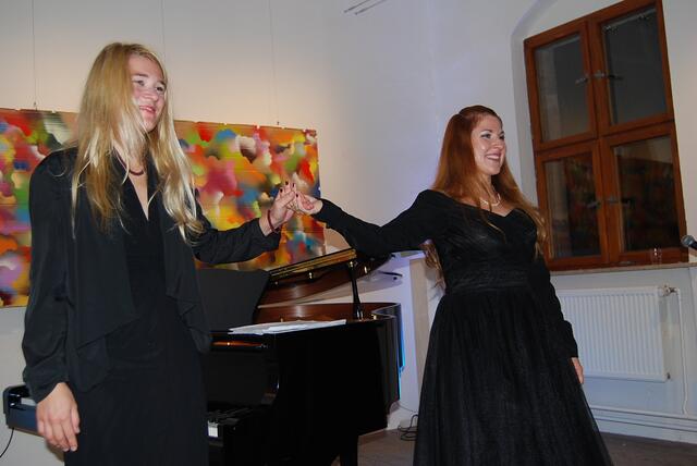 Victoria Pohl und Bettina Langmann im Schloss Almoshof: Jazz ...