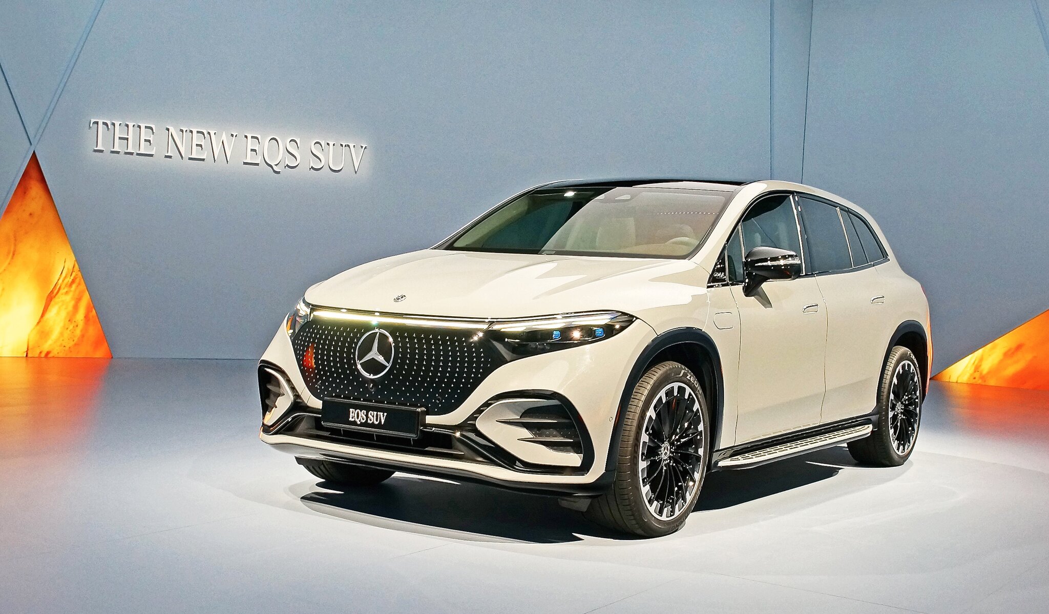 GLS aus der elektrischen Zukunft: Mercedes-Benz EQS SUV soll bis zu 660 ...