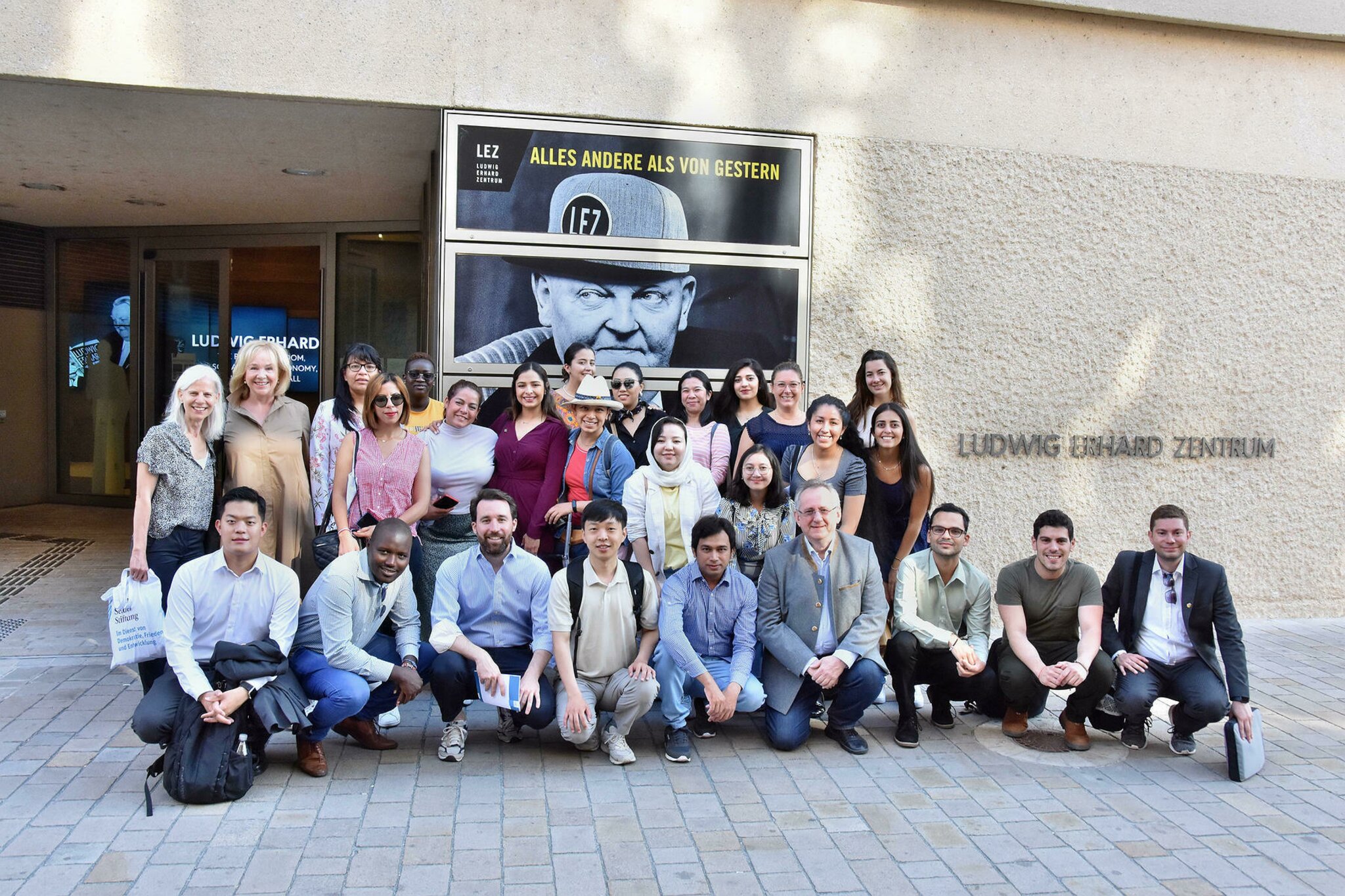 International Summer School: Nachwuchsführungskräfte zu Gast im LEZ - Fürth