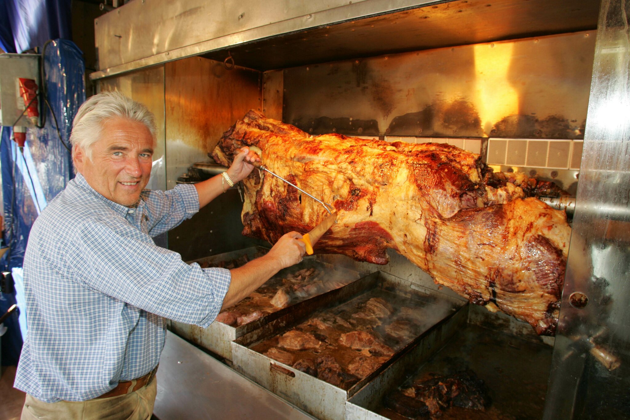 Krestel's Ochsenbraterei auf dem Altstadtfest: Schon jetzt 50 ...