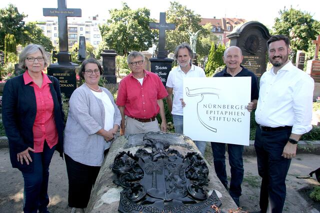 Epitaphien-Stiftung Nürnberg: Wertvolles 320 Jahre altes Barock-Epitaph ...
