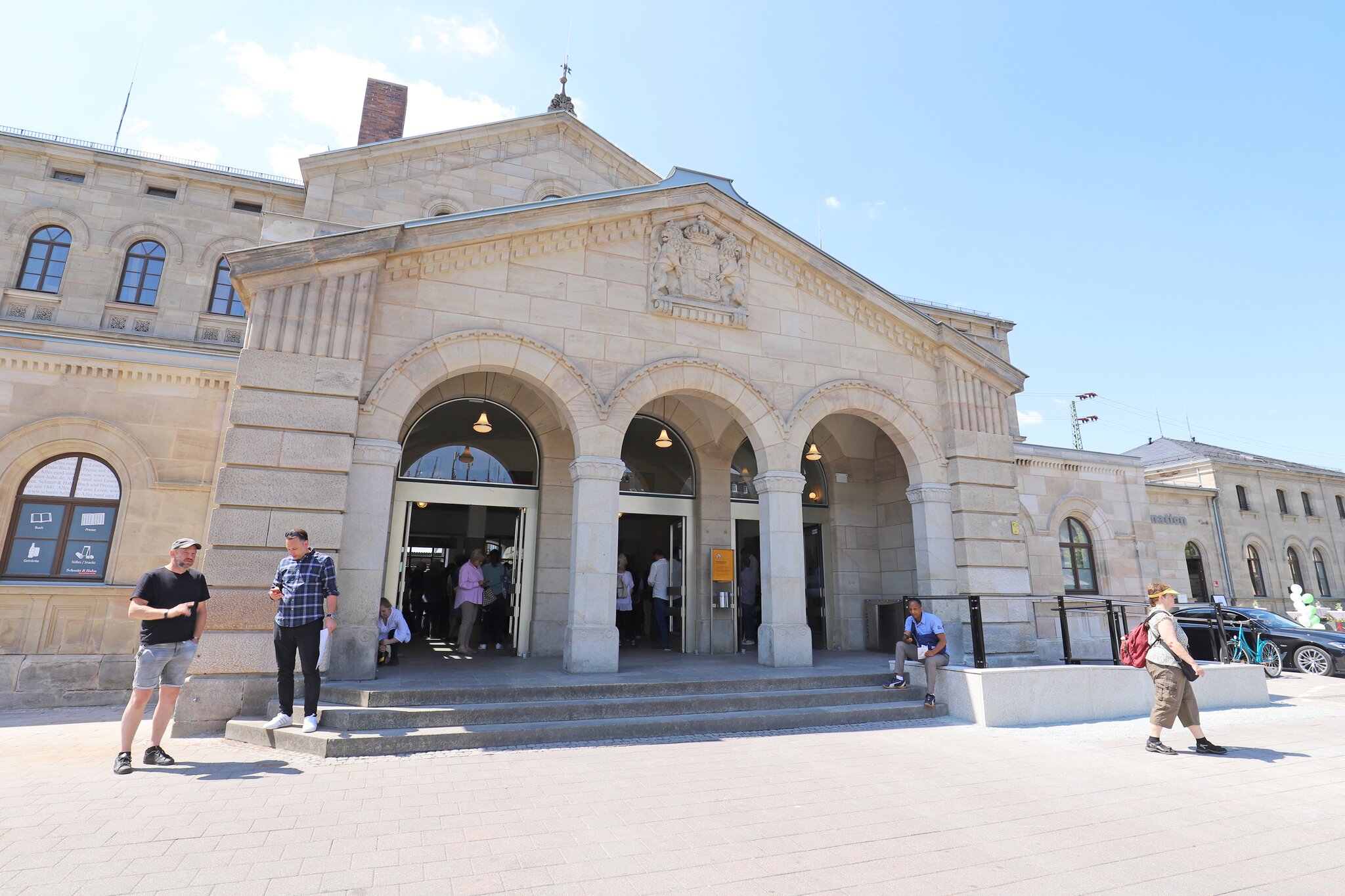 Renovierung nach vier Jahren abgeschlossen: Fürther Bahnhof erstrahlt ...
