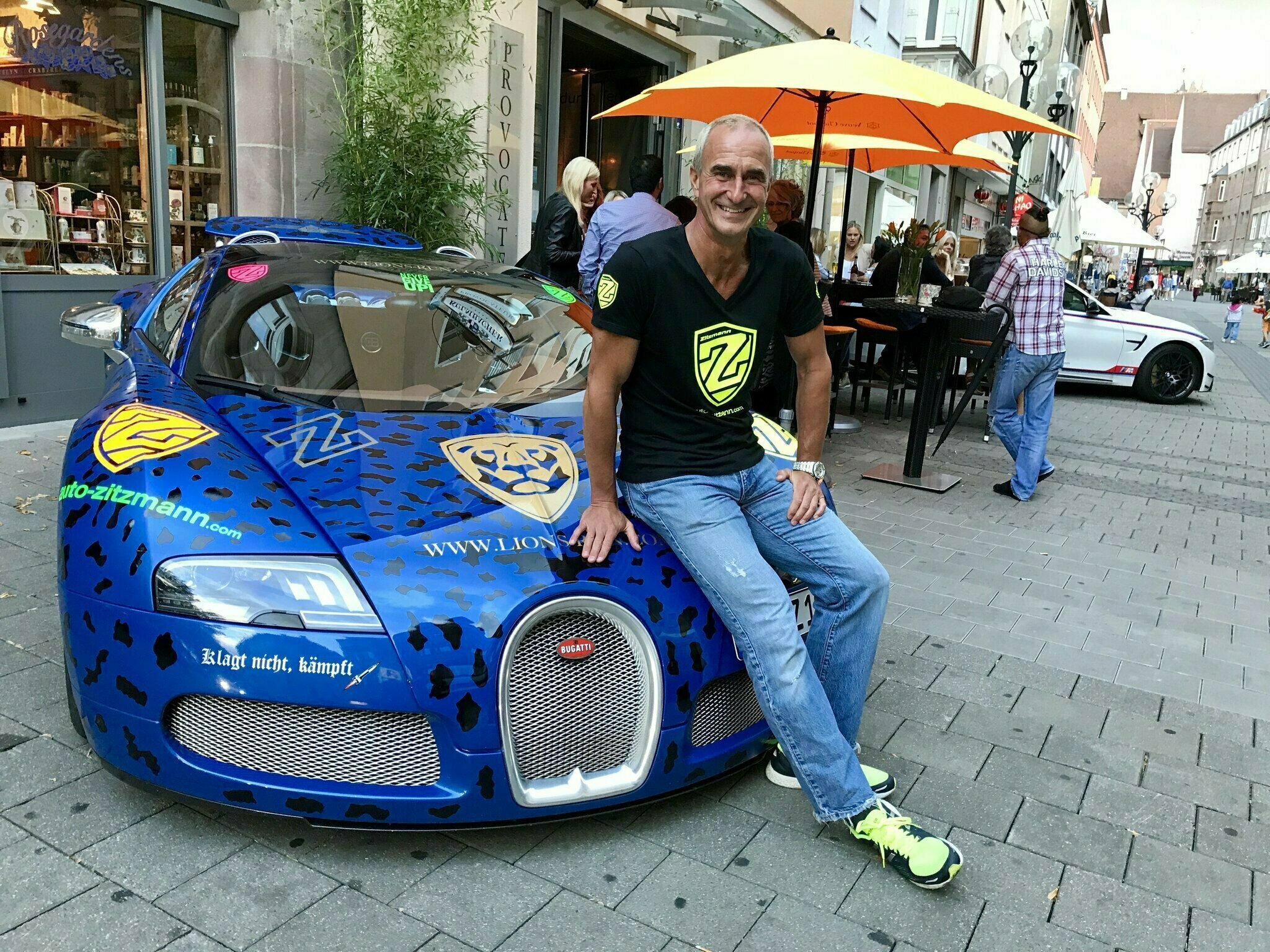 Täter bewaffnet auf der Flucht: 10.000 Euro Belohnung: Raubüberfall auf ...