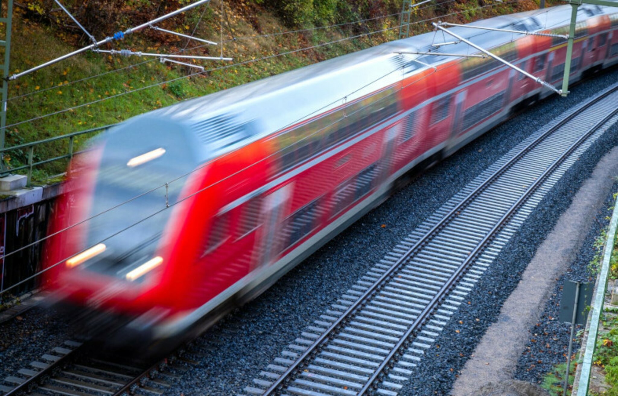 Mehrheit ist dafür: Maximal 49 Euro für Deutschlandticket? - Nürnberg