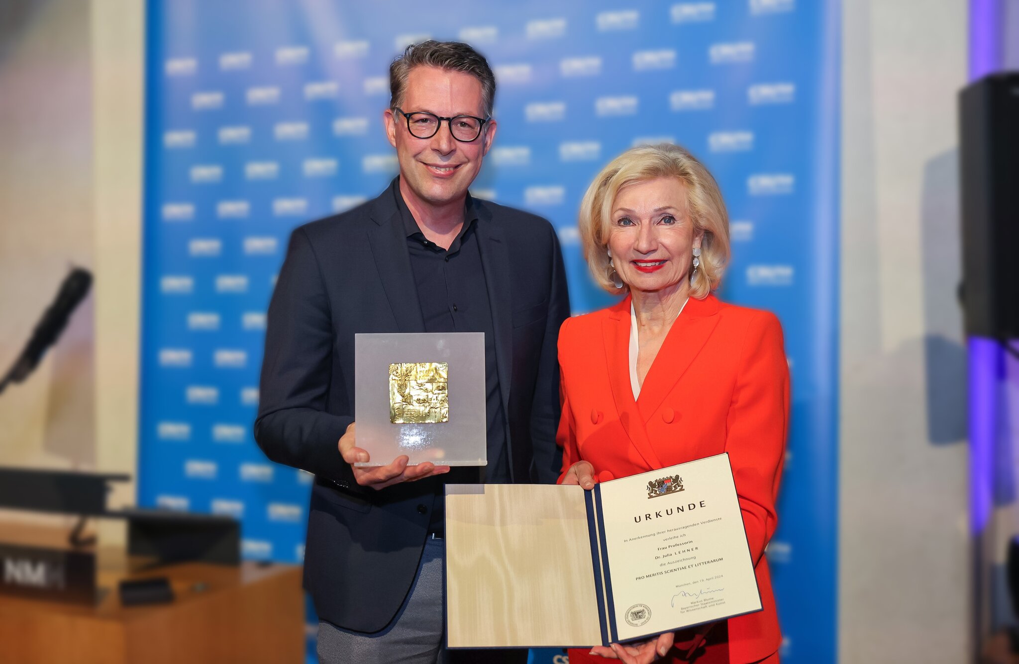 Festakt im Neuen Museum: Auszeichnung für Nürnbergs Bürgermeisterin ...