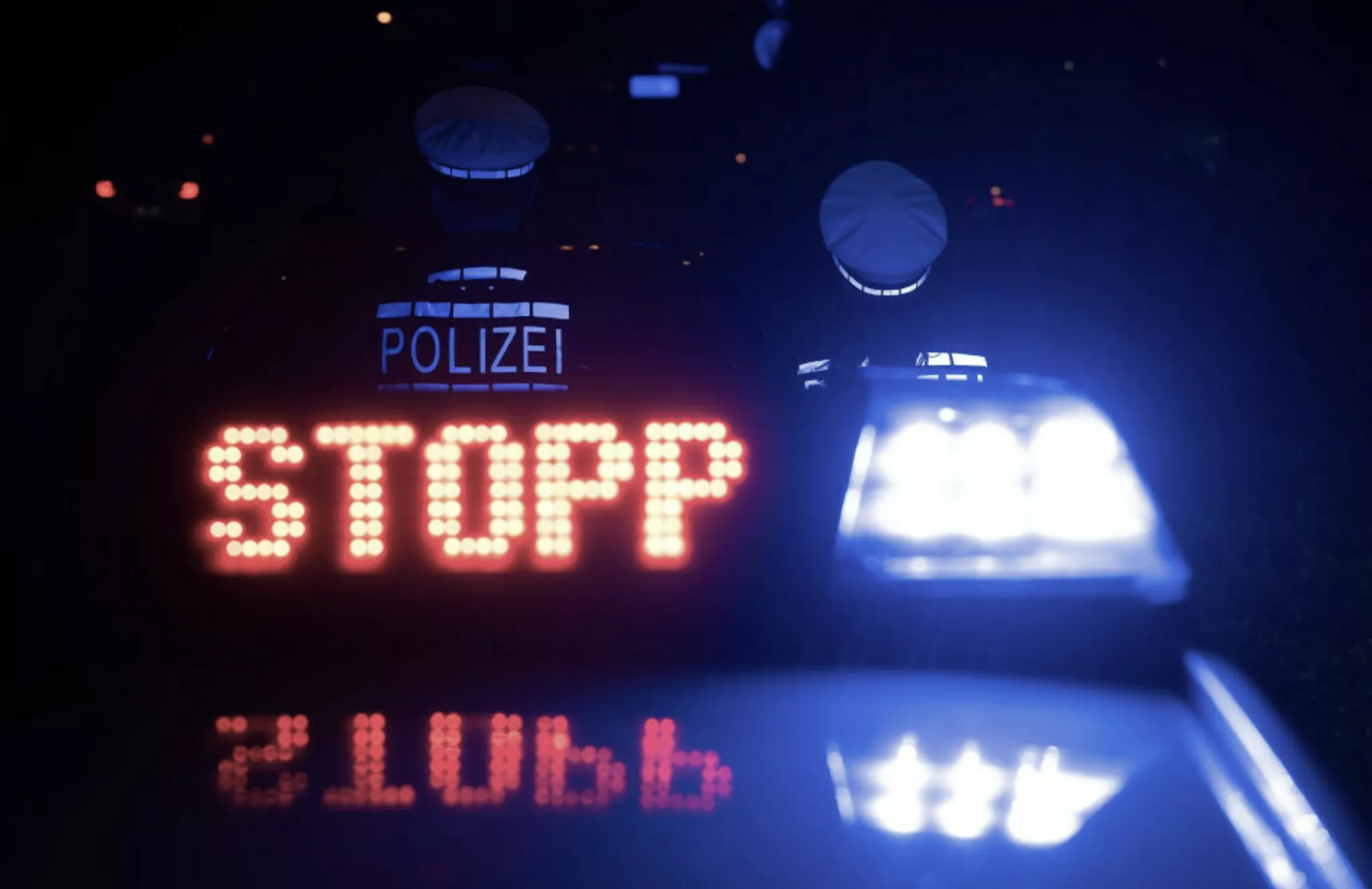 Tempo 200!: Verfolgungsjagd in geklautem Auto - Bayern