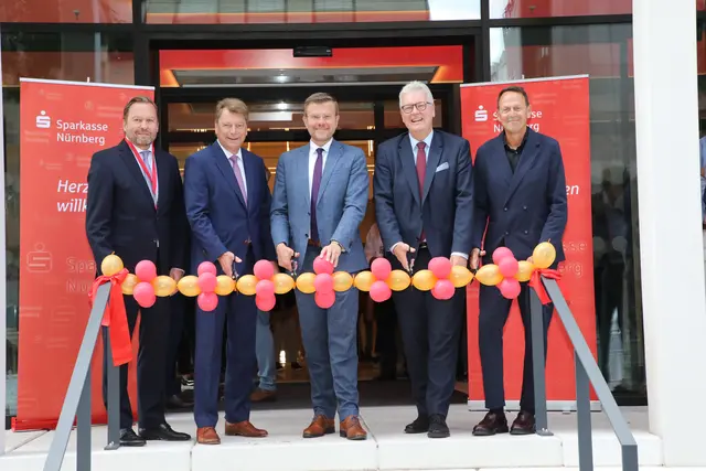 Seit den 1920er Jahren am Lorenzer Platz: Sparkasse Nürnberg setzt mit ...