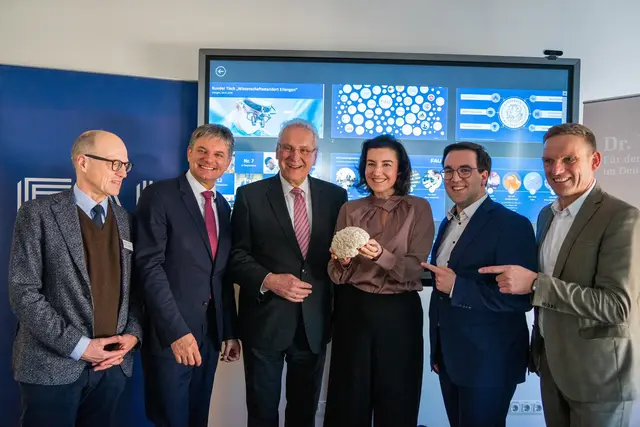 Medizin von morgen in Erlangen: Regierungsvertreter Bär und Herrmann ...