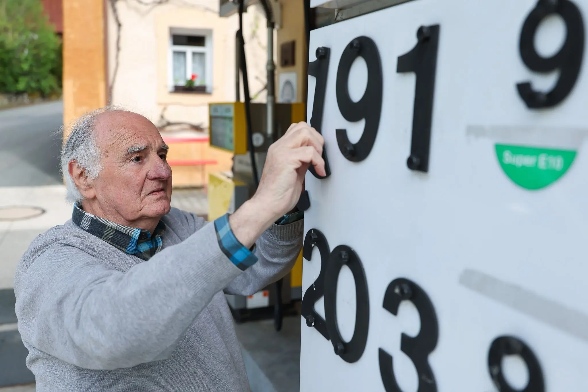 In Gößweinstein ticken Uhren anders: Tankstelle ändert Preise nur alle ...